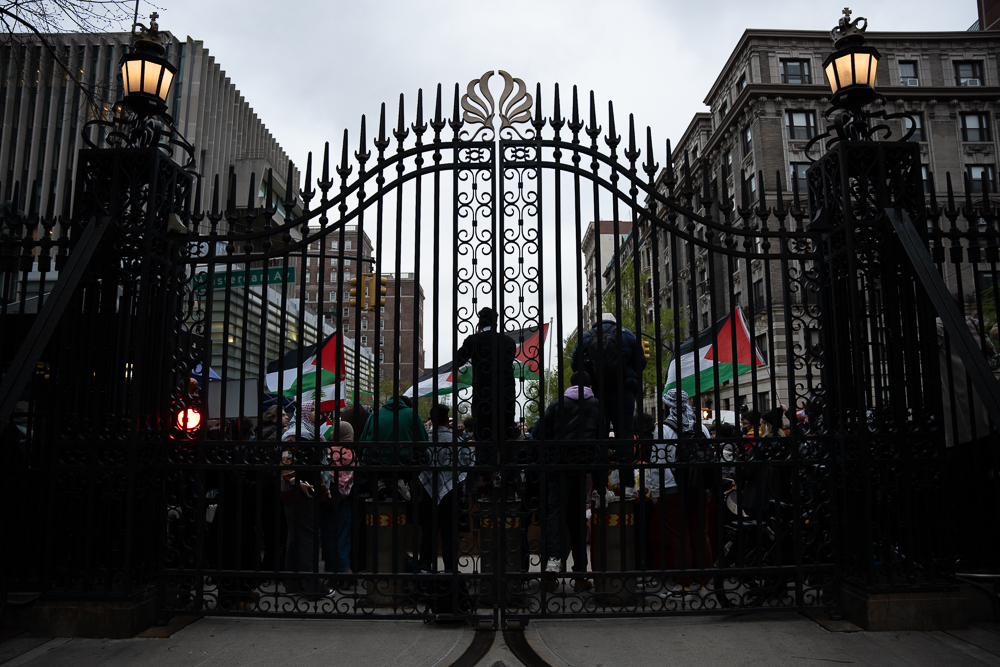 Protests outside Columbia gates in solidarity with arrested students ...