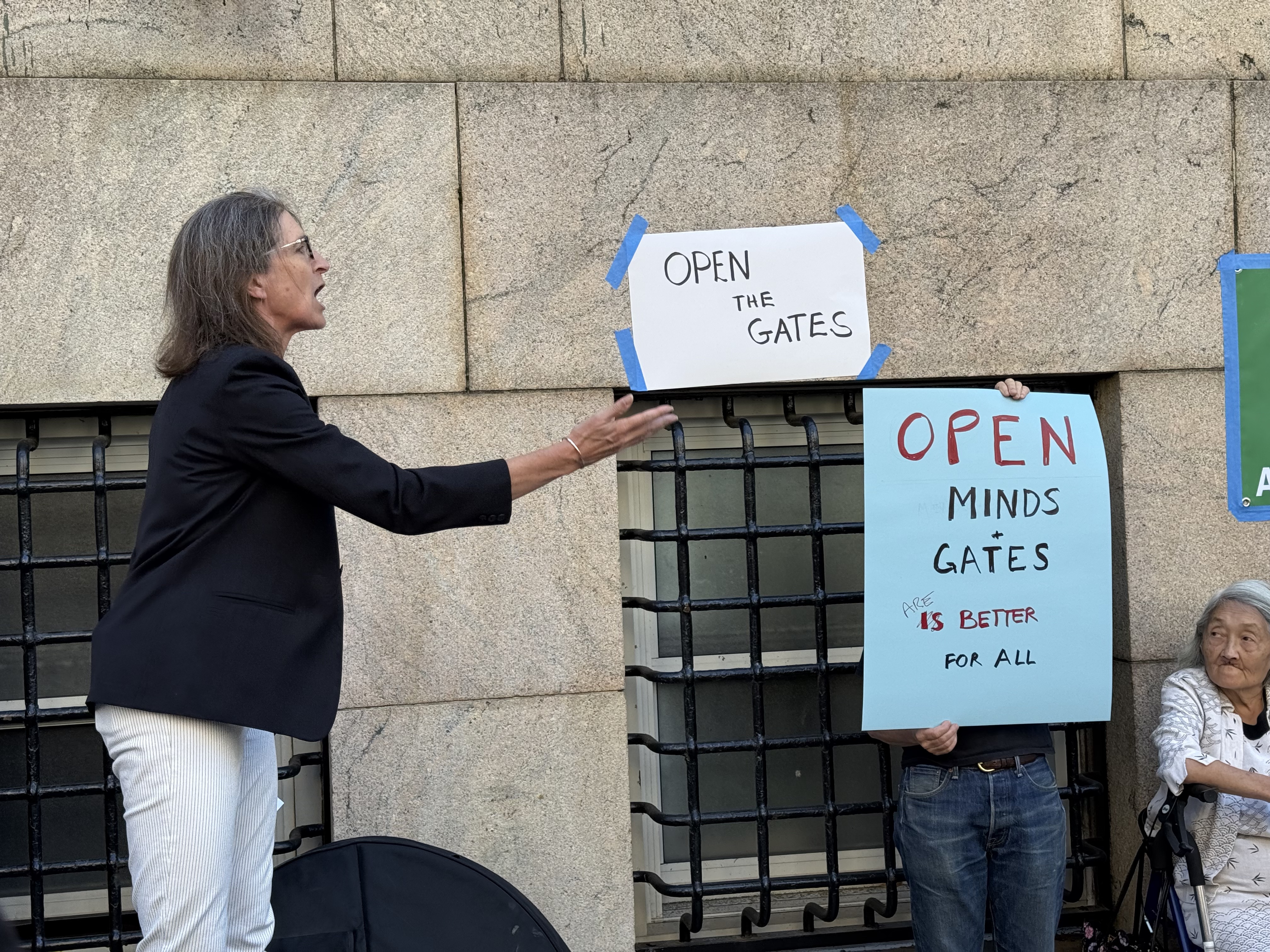 ‘Open the gate and let us through’: Columbia neighbors rally for campus ...