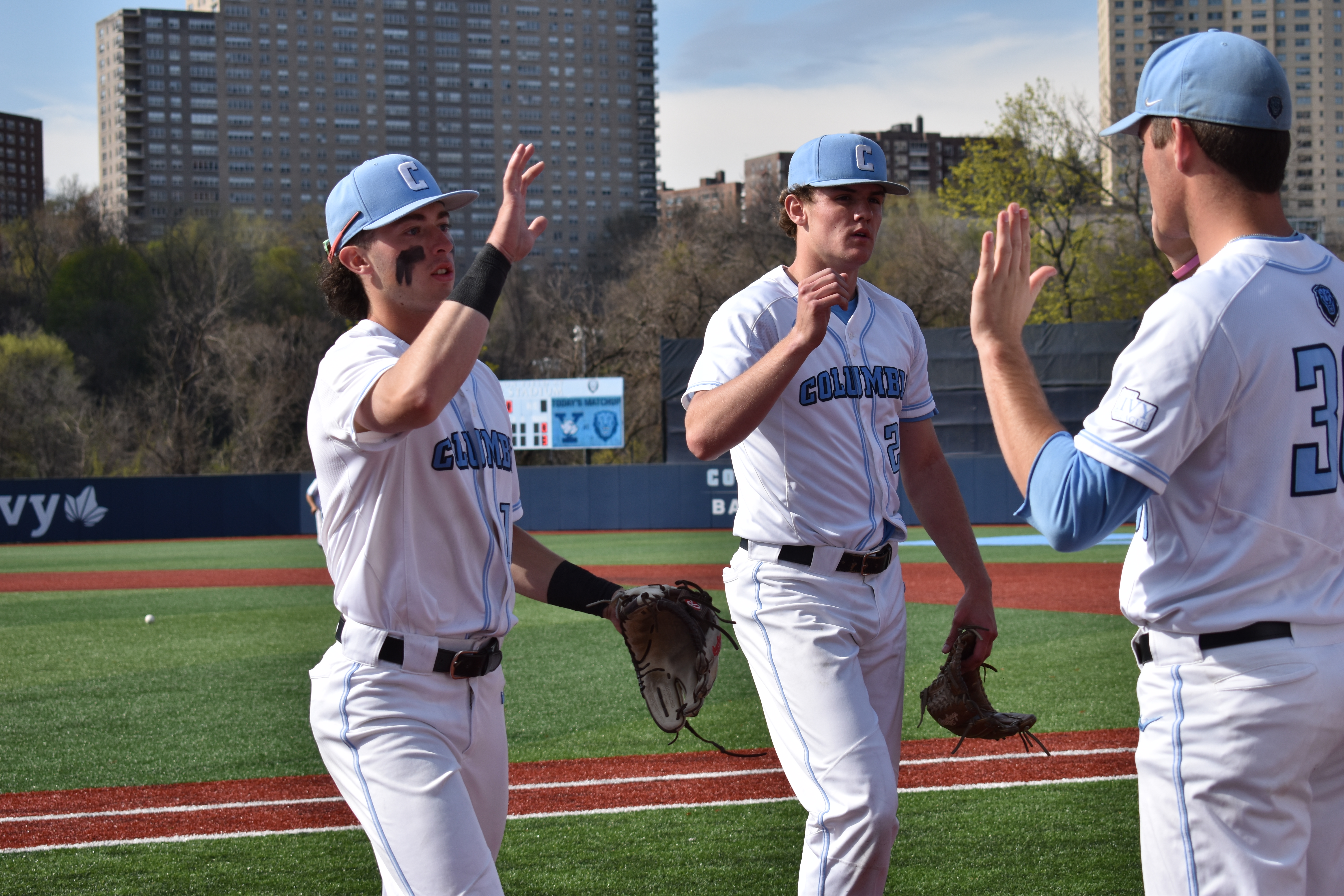 Baseball goes 2-1 against Harvard in opening Ivy League series