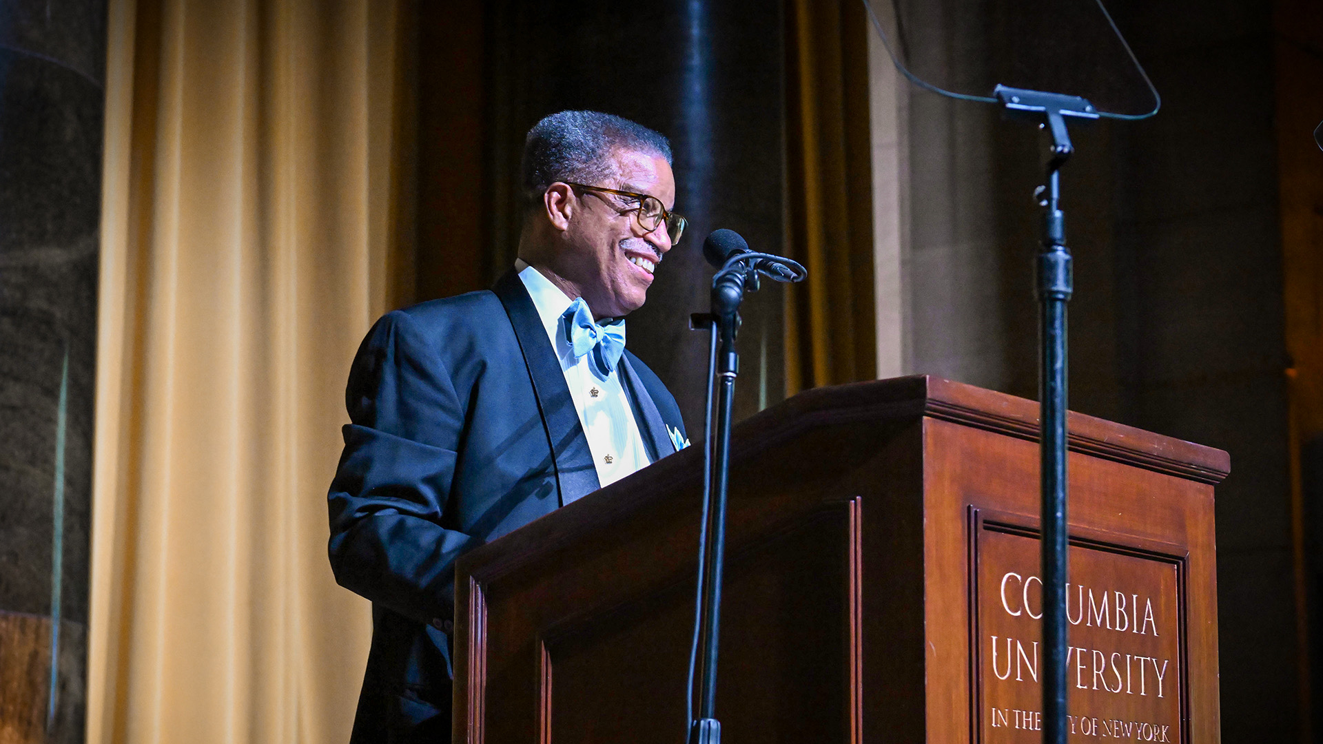 Major donors, alumni pack Low Library for Hamilton Award Dinner amid ...