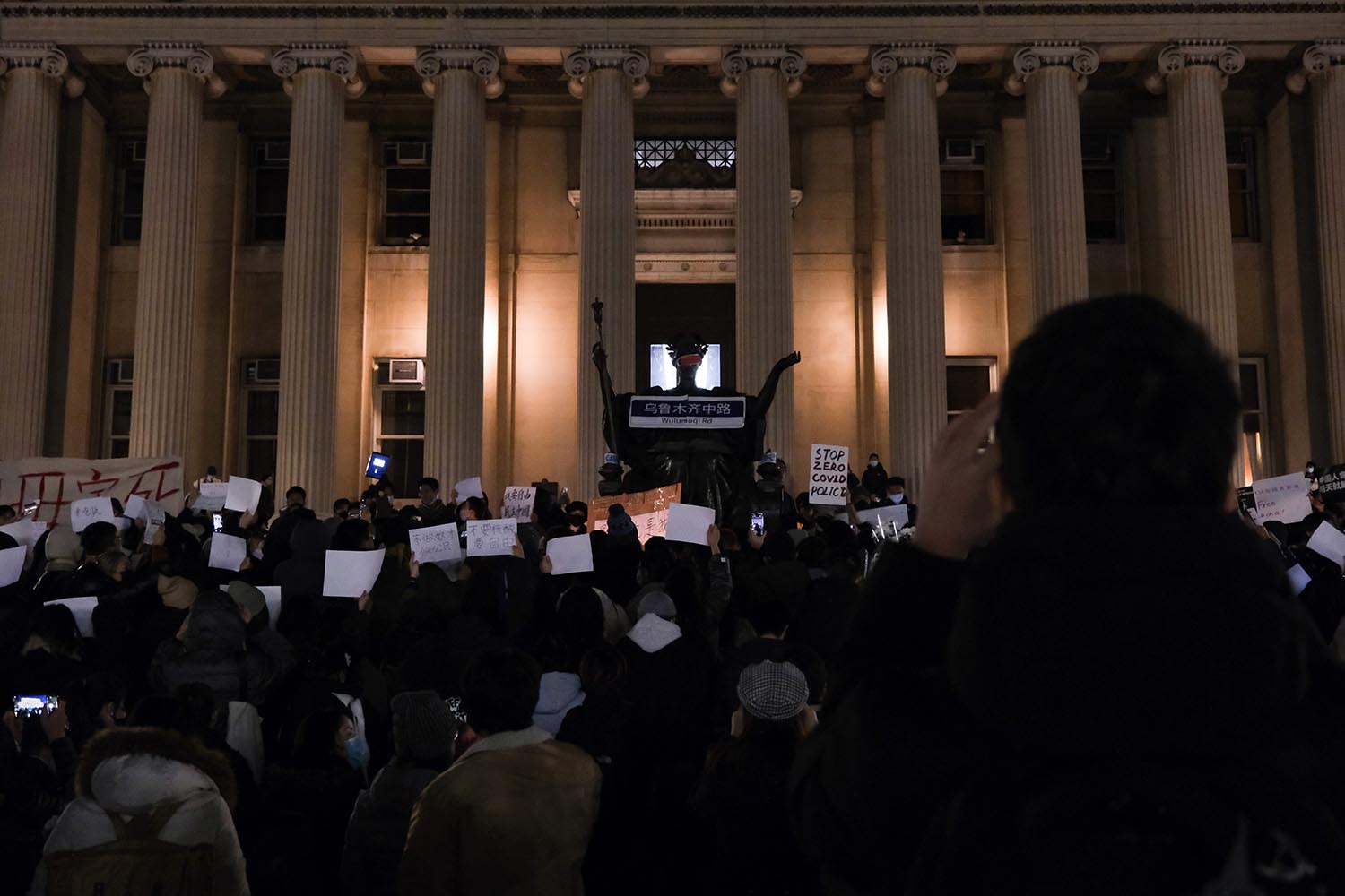 Demonstrators mourn victims of Urumqi fire, protest zero-COVID policy ...