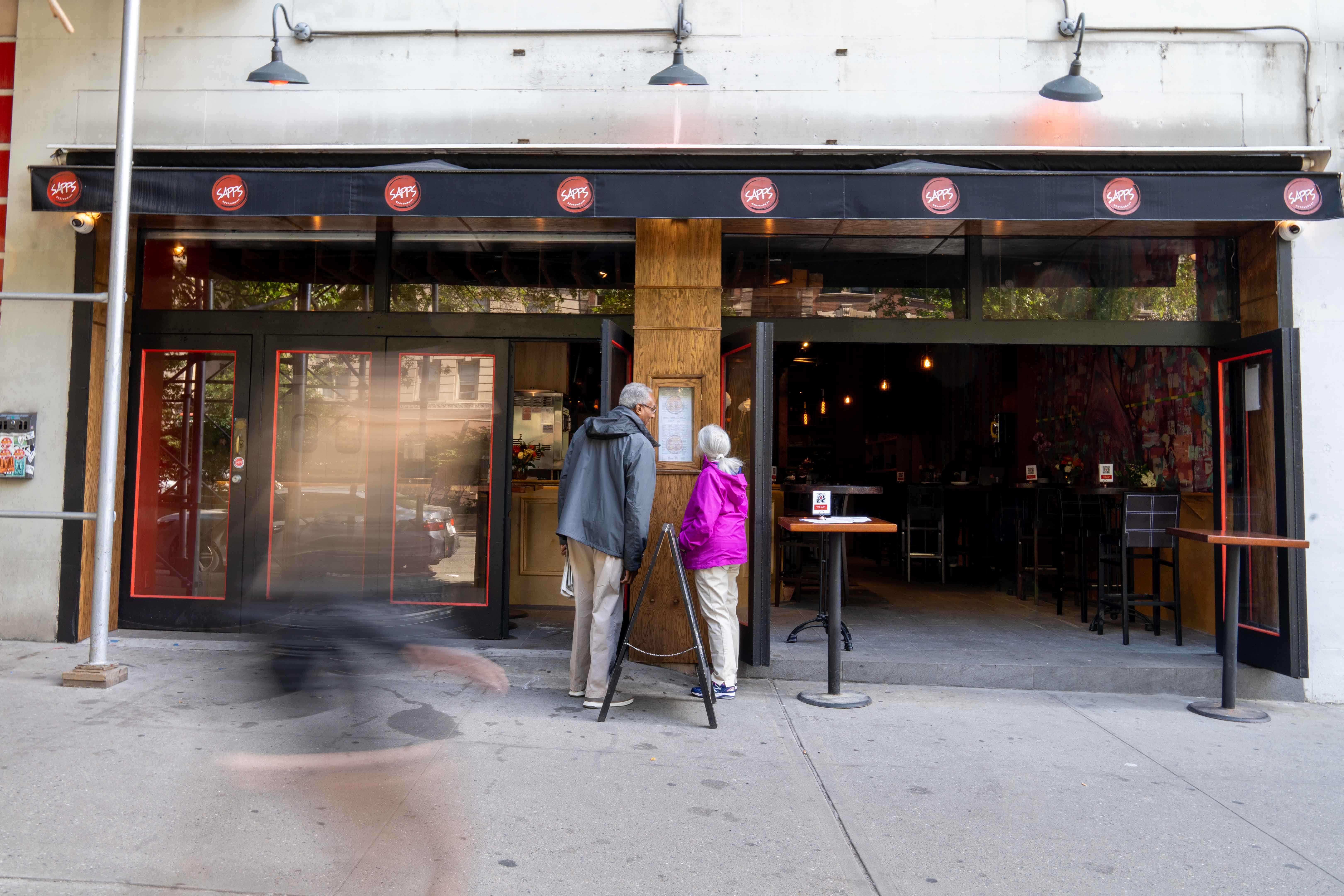 With ‘Kick Ass Lemonade’ and ‘Sushi Pizza,’ Sapp’s restaurant opens in ...