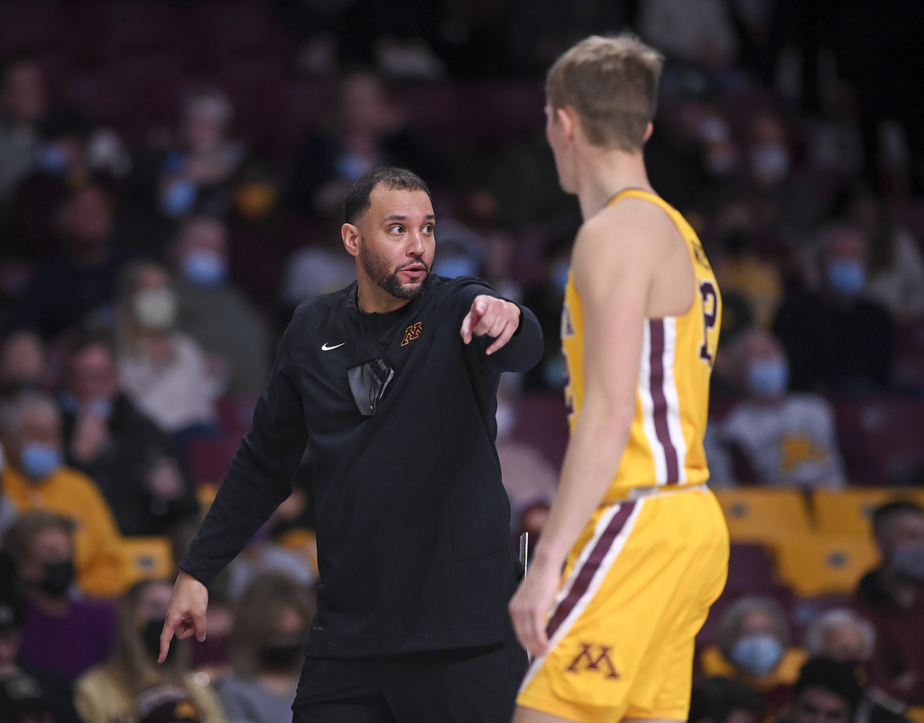 Patrick Reusse on the surprising 8-1 Gophers men's basketball team