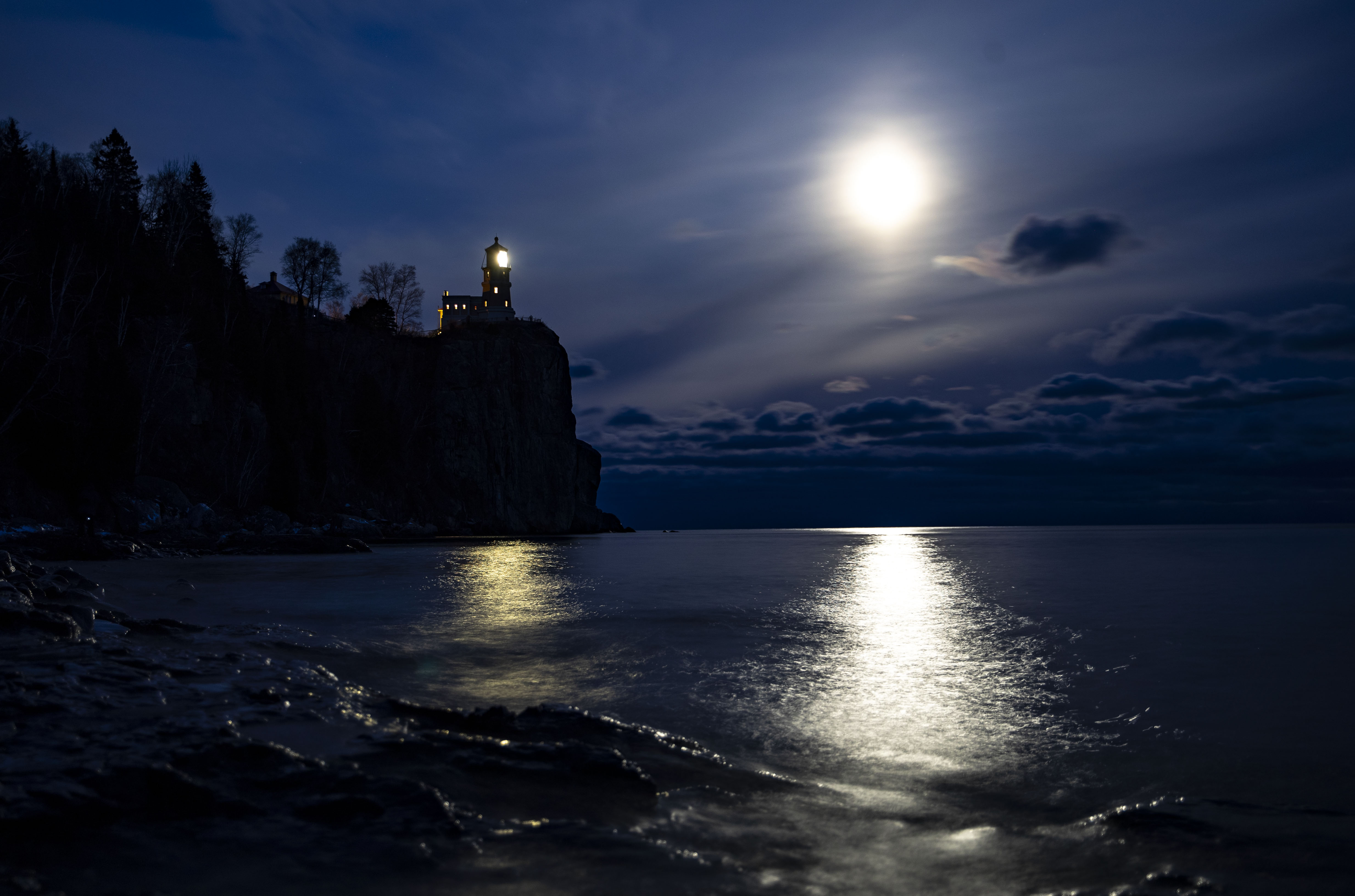 Split Rock Lighthouse to honor late Gordon Lightfoot with beacon lighting