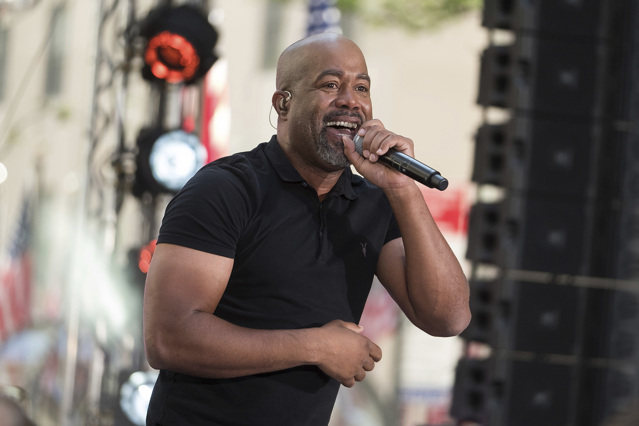 Hootie singer Darius Rucker puts his country hat on for Mystic Lake show