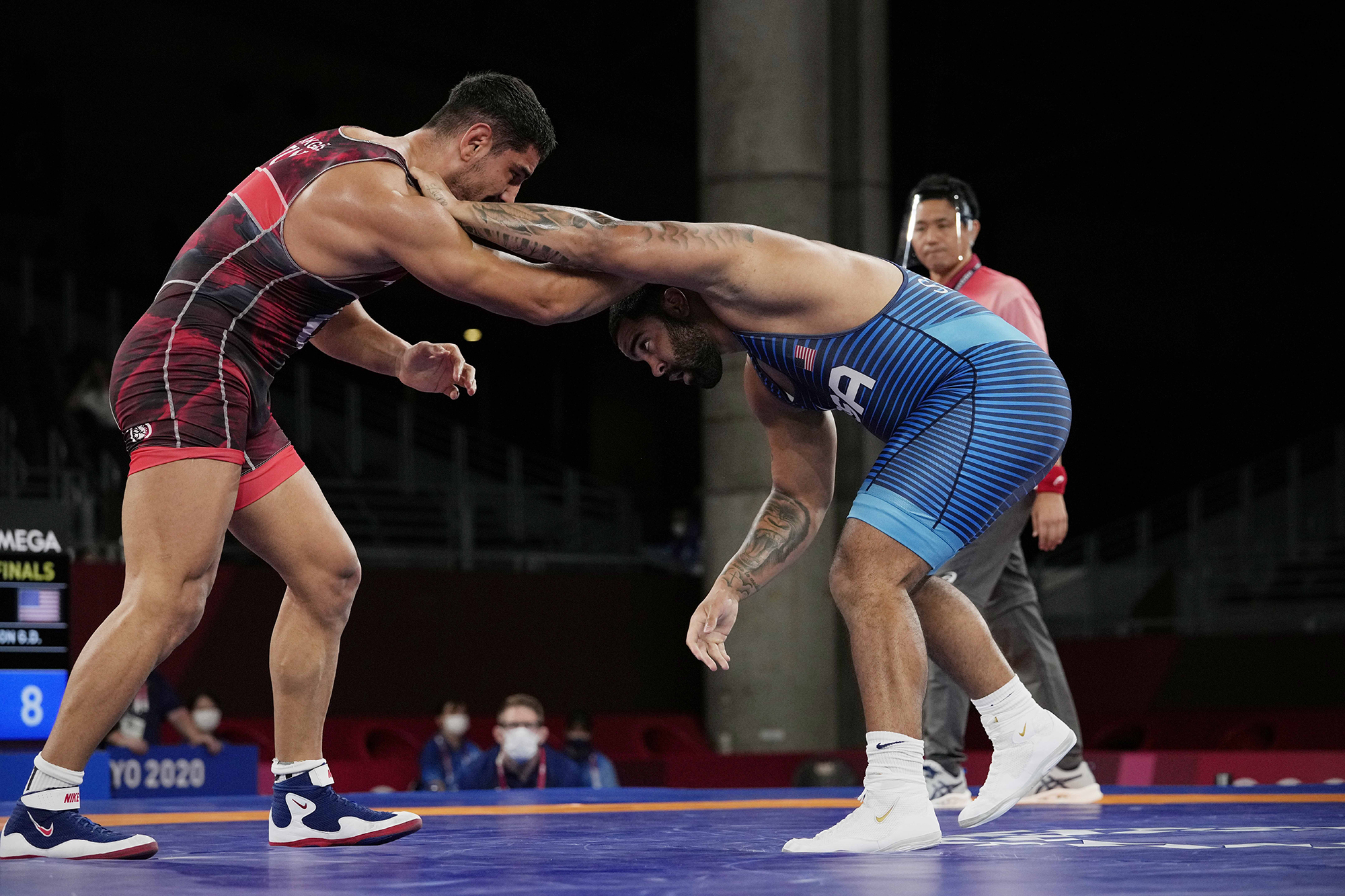 Gable Steveson makes easy work of his first two opponents in Olympic ...