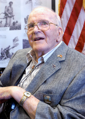 Chuck Lindberg, who raised flag at Iwo Jima, dies