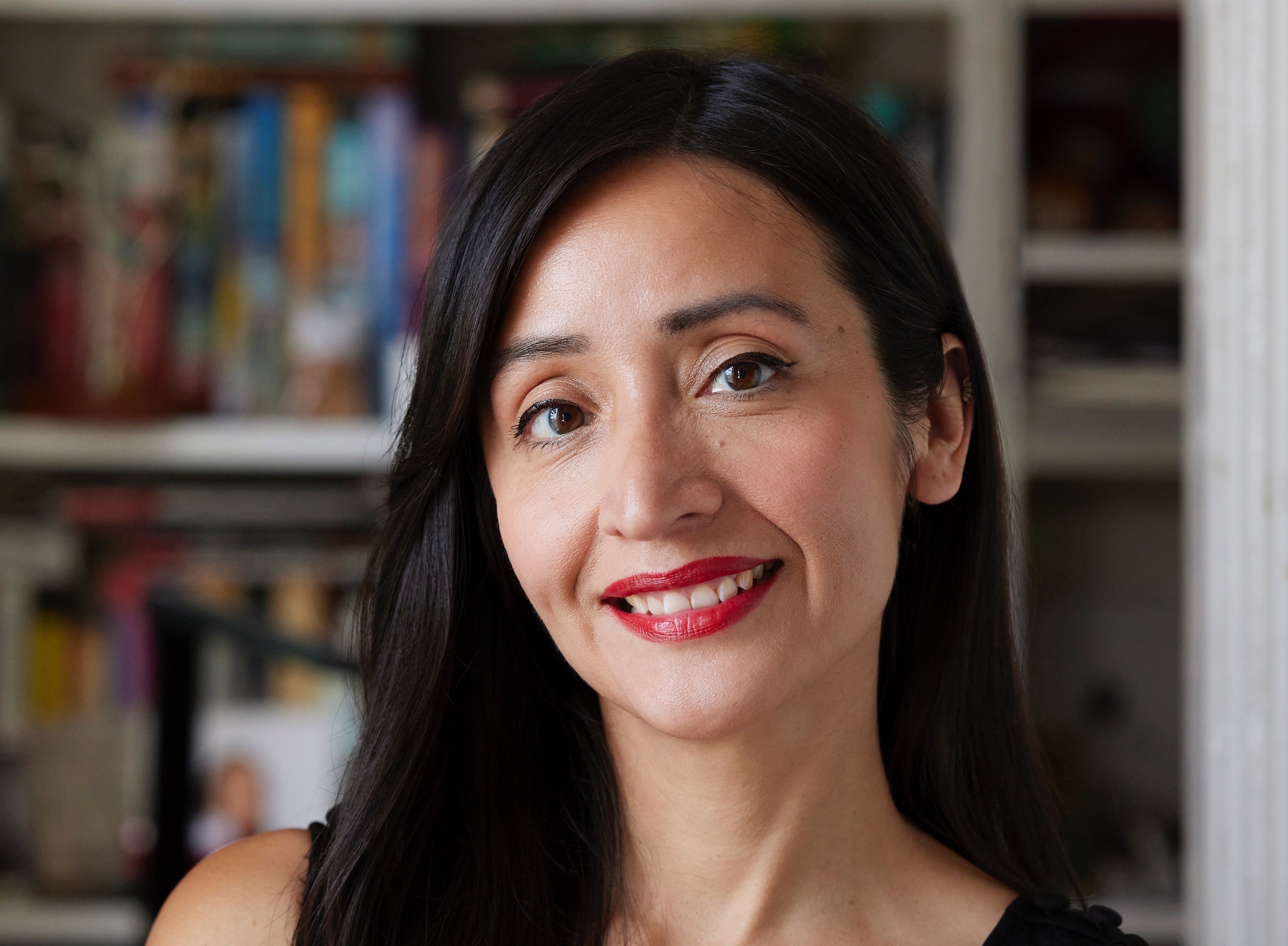 'Flores and Miss Paula' are a mother and daughter who try to connect in ...