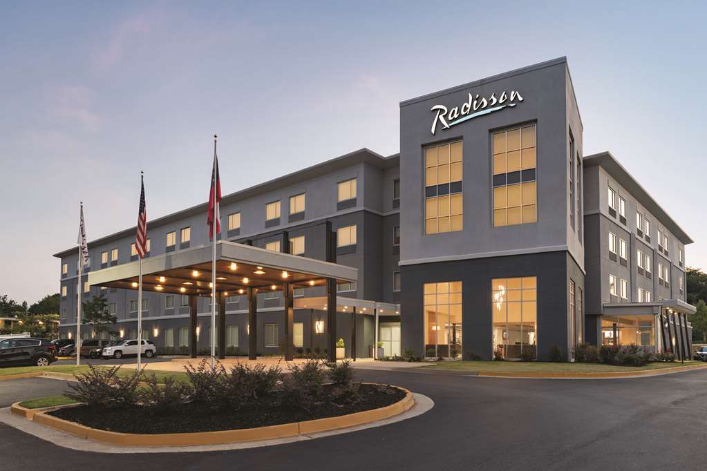 Choice Hotels buys Radisson Hotel Group Americas, remnant of Carlson ...