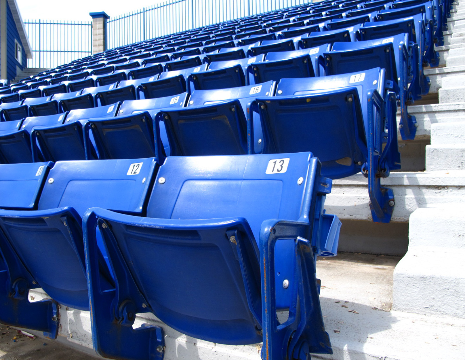 Metrodome seats fill Royals Stadium in Woodbury