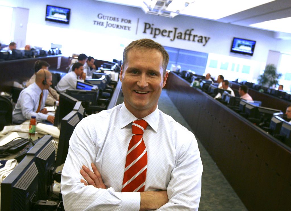 Schafer: Longtime bullish analyst at Piper Jaffray is sticking with Apple