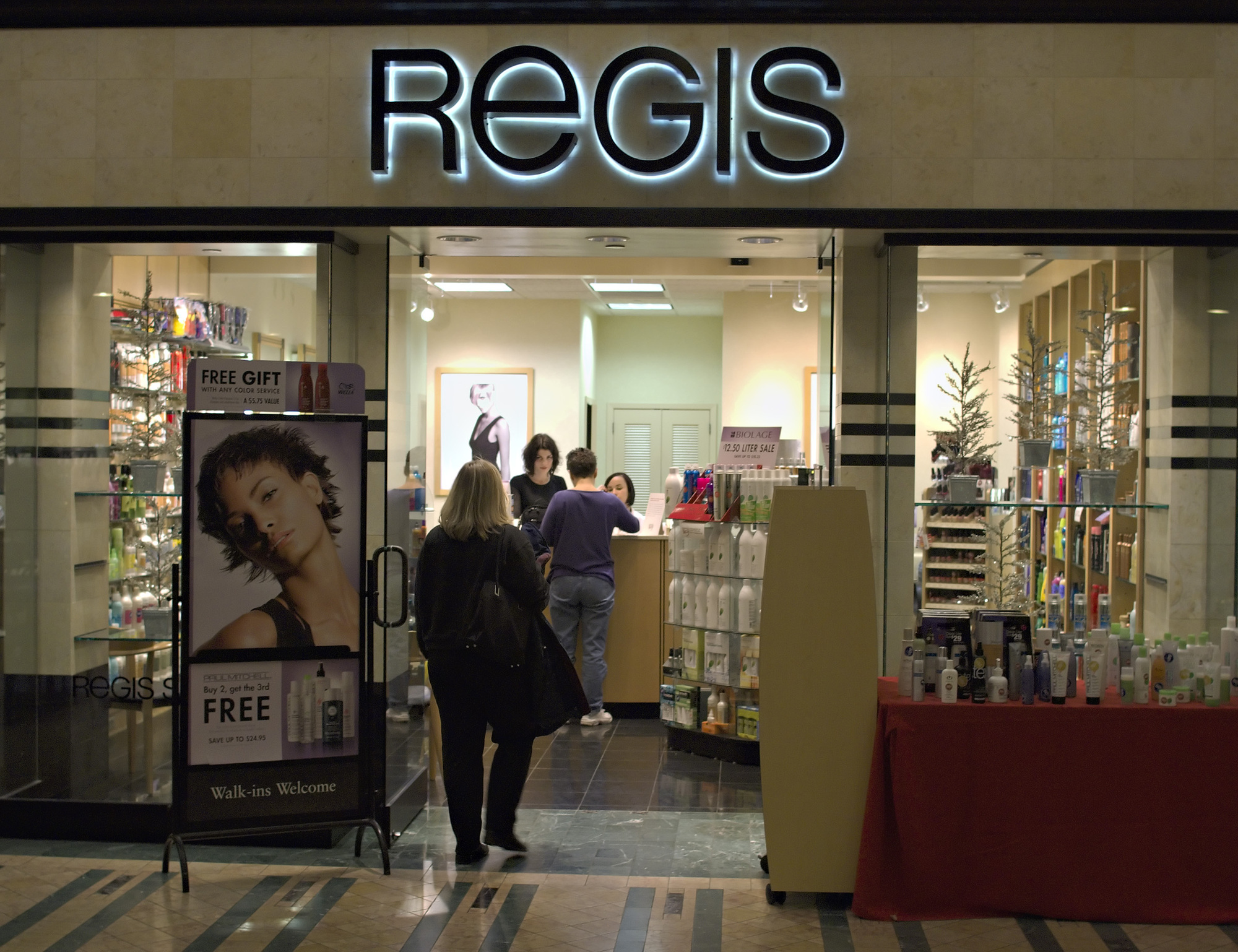 Leader of chicken sandwich wars named CEO of Regis