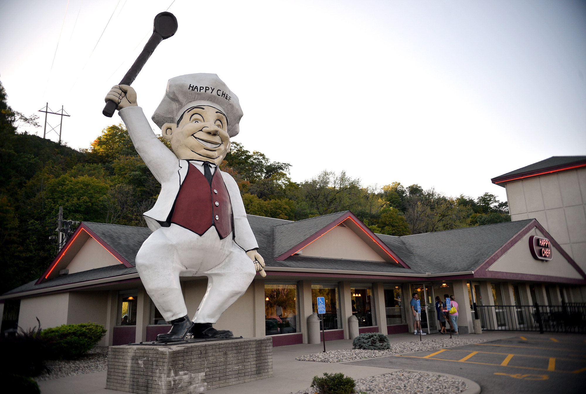 Mankato's iconic Happy Chef statue will speak again