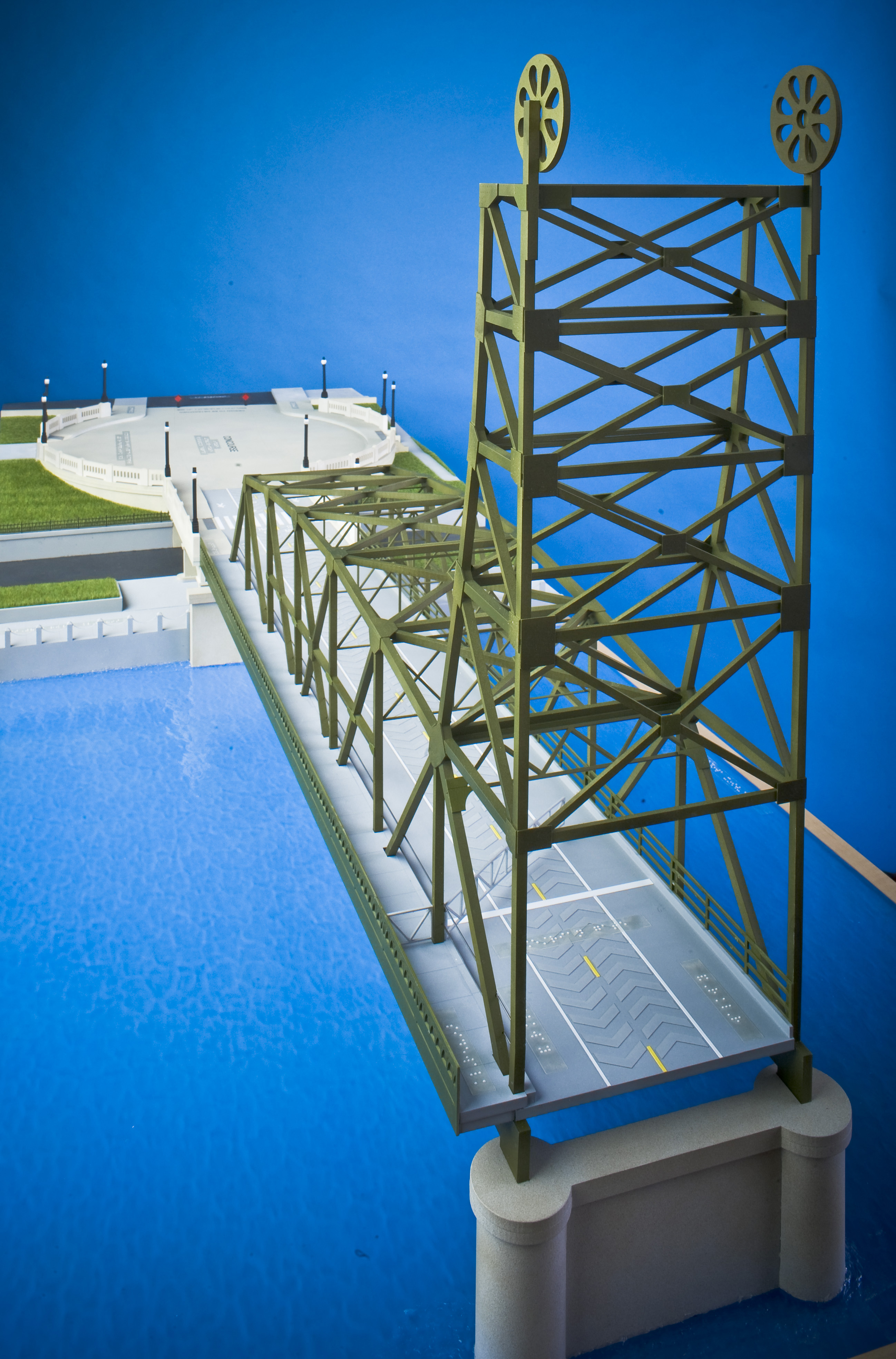 Model of new Stillwater lift bridge offers a vision in green