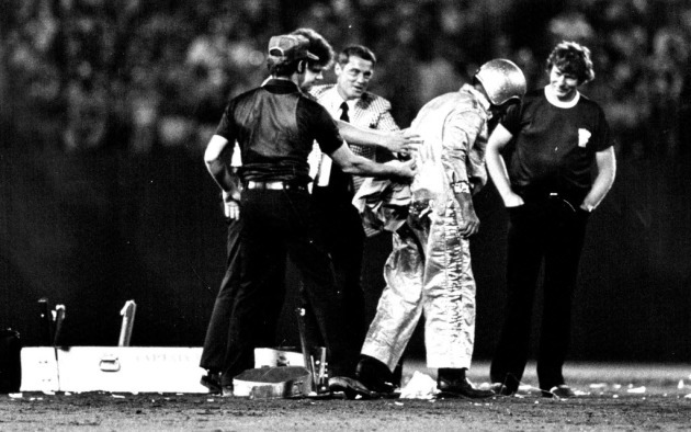 Missing favorite, Chapter 1: Captain Dynamite at Met Stadium