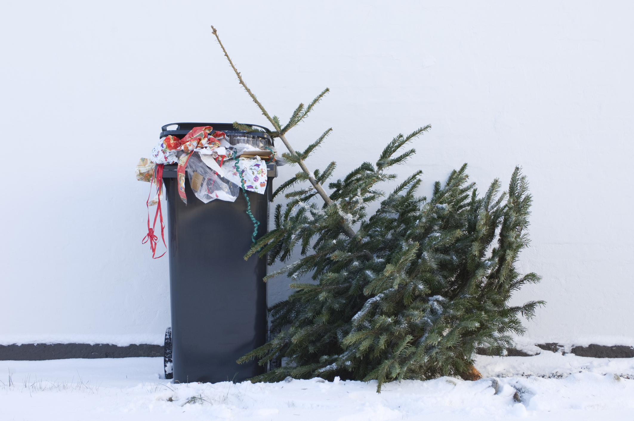 Is wrapping paper recyclable? Your holiday trash and recycling ...
