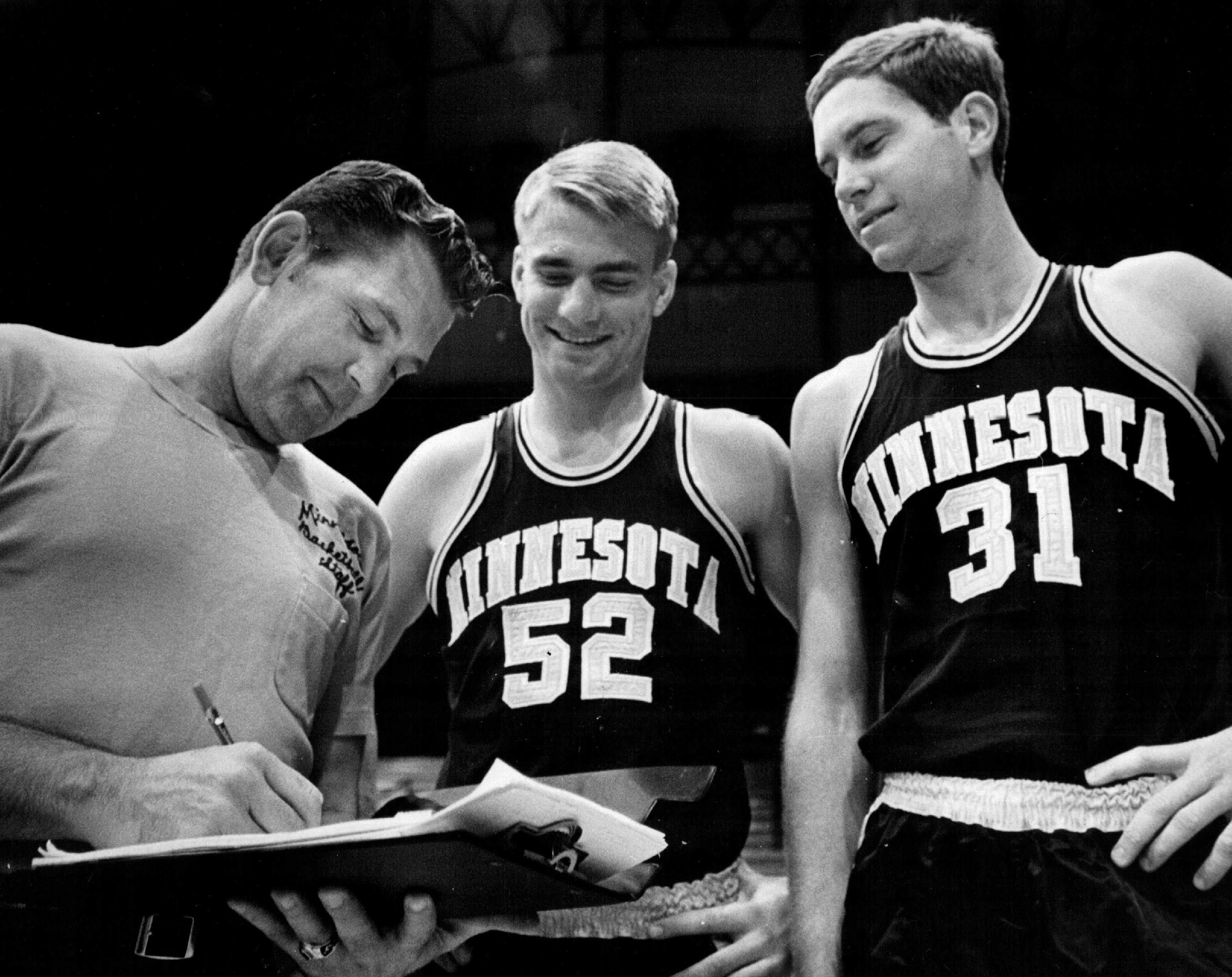 Bill Fitch, former Gophers coach and NBA champion, dead at 89