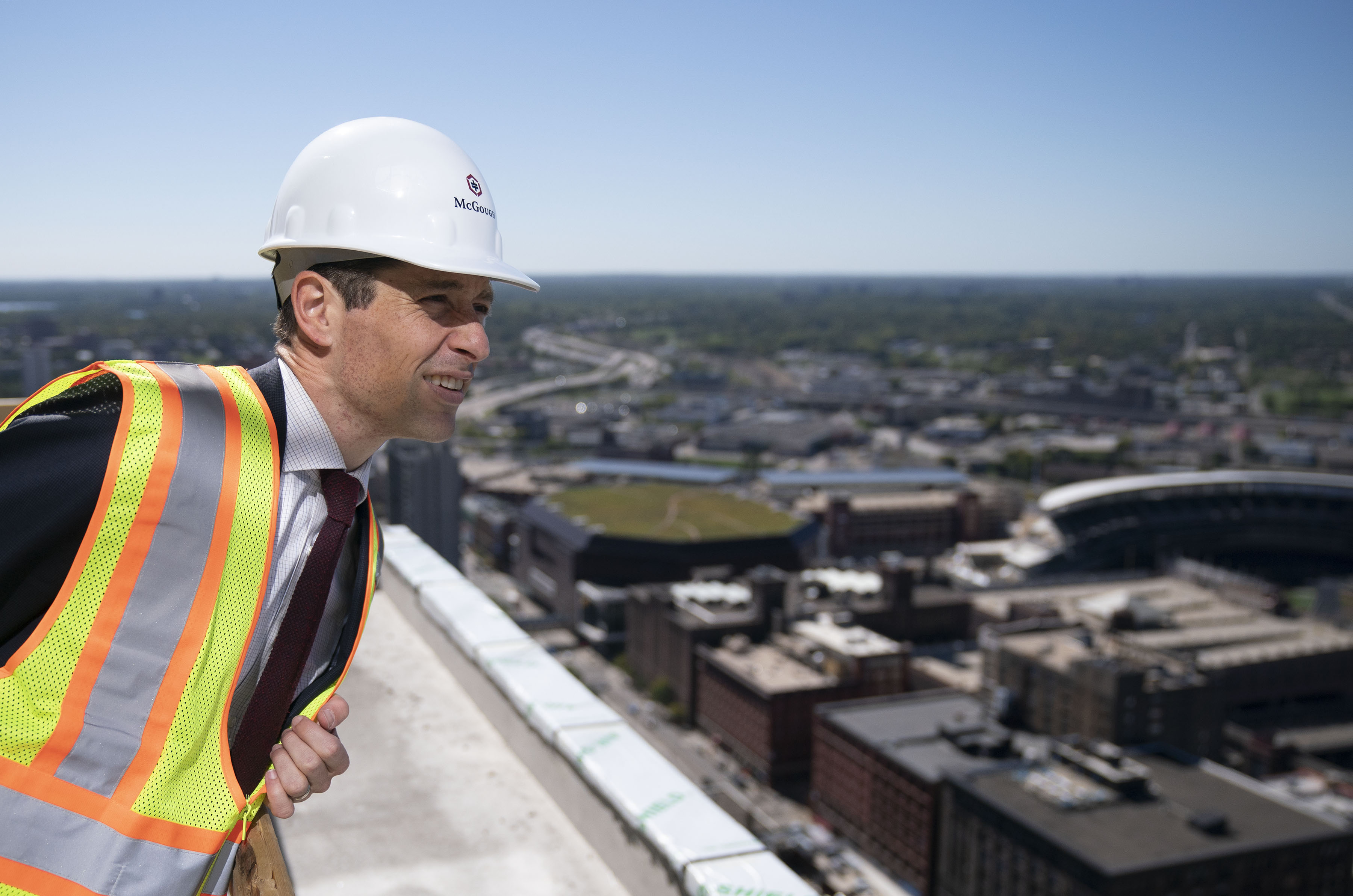 Minneapolis skyline gets new addition as final beams hoisted into place ...