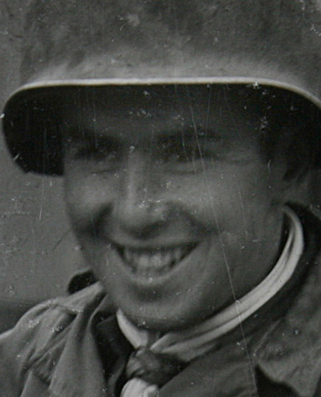 Walter Halloran, who captured WWII scenes for posterity, dies at 95
