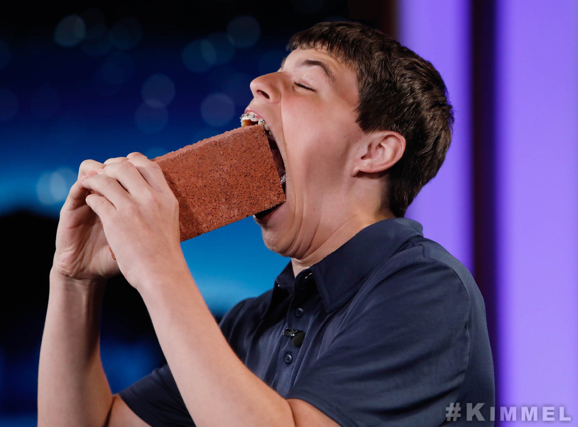Minneapolis teen shows off widest mouth gape in the world on 'Jimmy ...