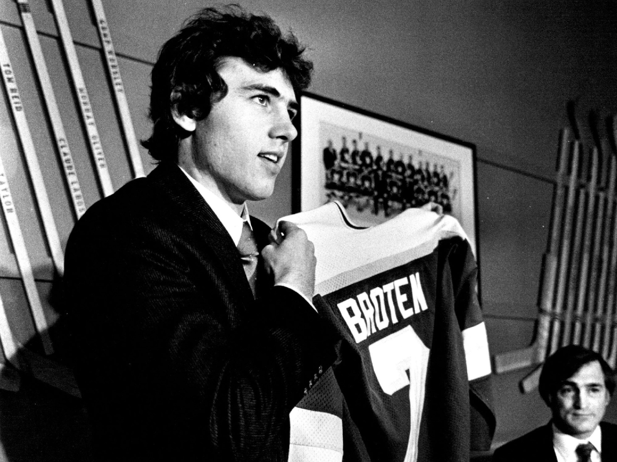 Whirlwind week for Neal Broten took him from 1981 NCAA final with ...