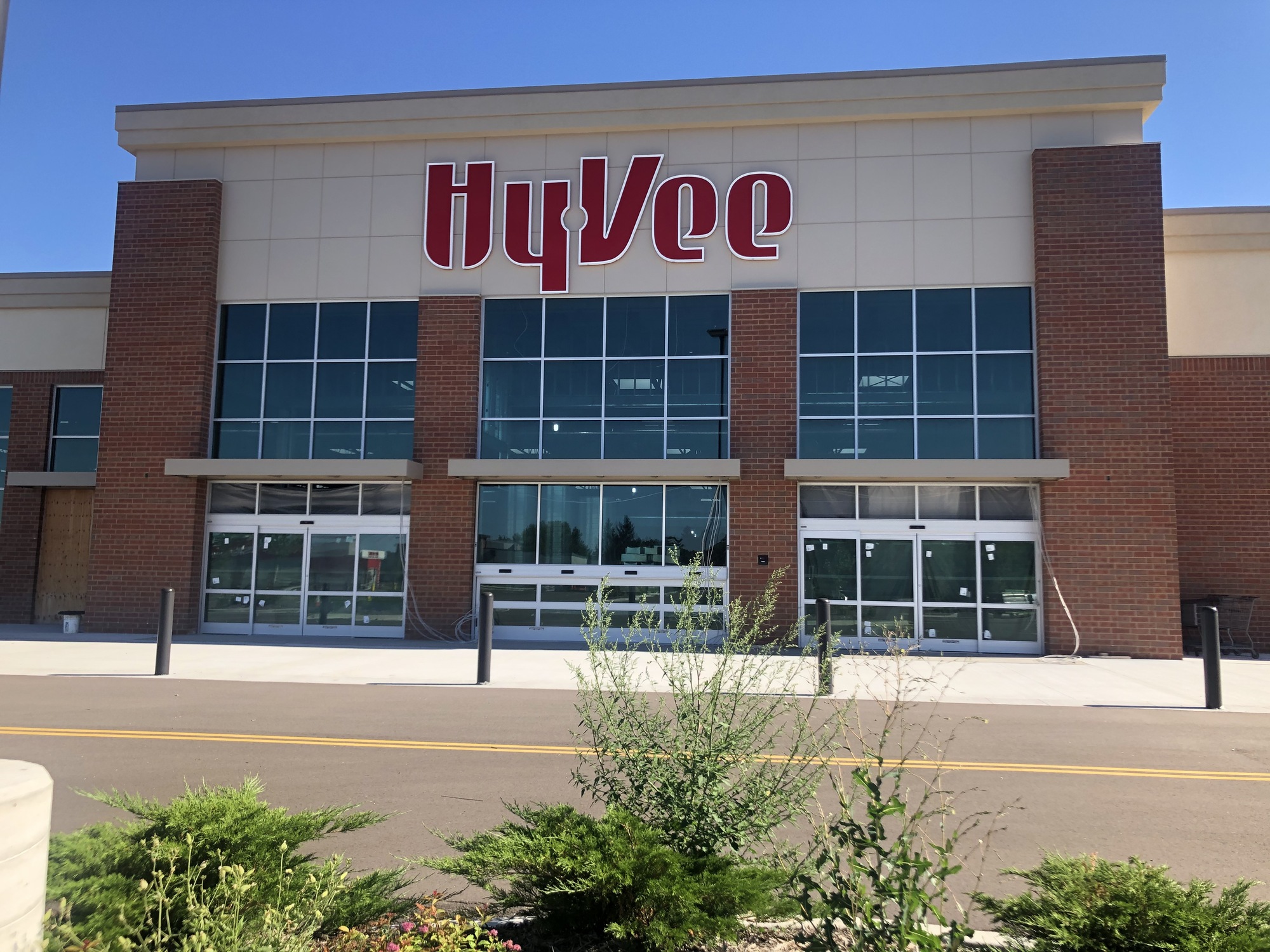 Hy-Vee adding two full-service Twin Cities stores this year