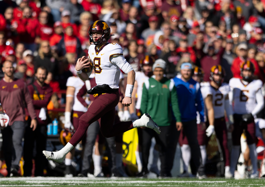 Gophers have dual-threat option at quarterback for the first time in ...
