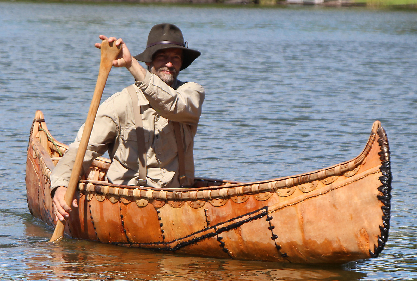 Guide finds birchbark canoes build connection to land, community