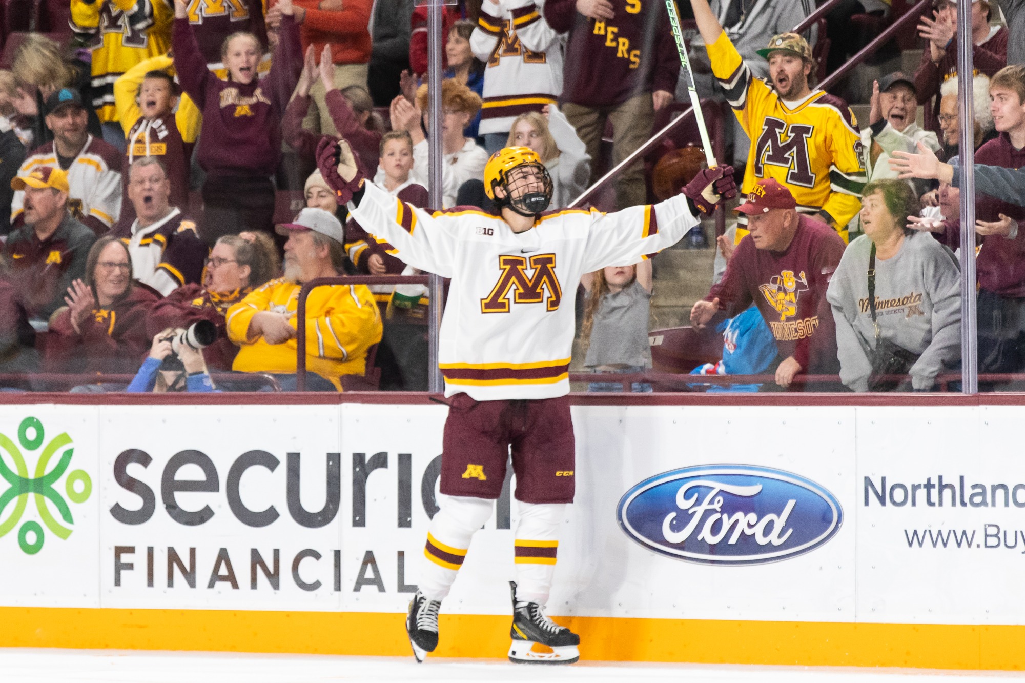 Jimmy Snuggerud scores two more goals as Gophers complete sweep of St ...