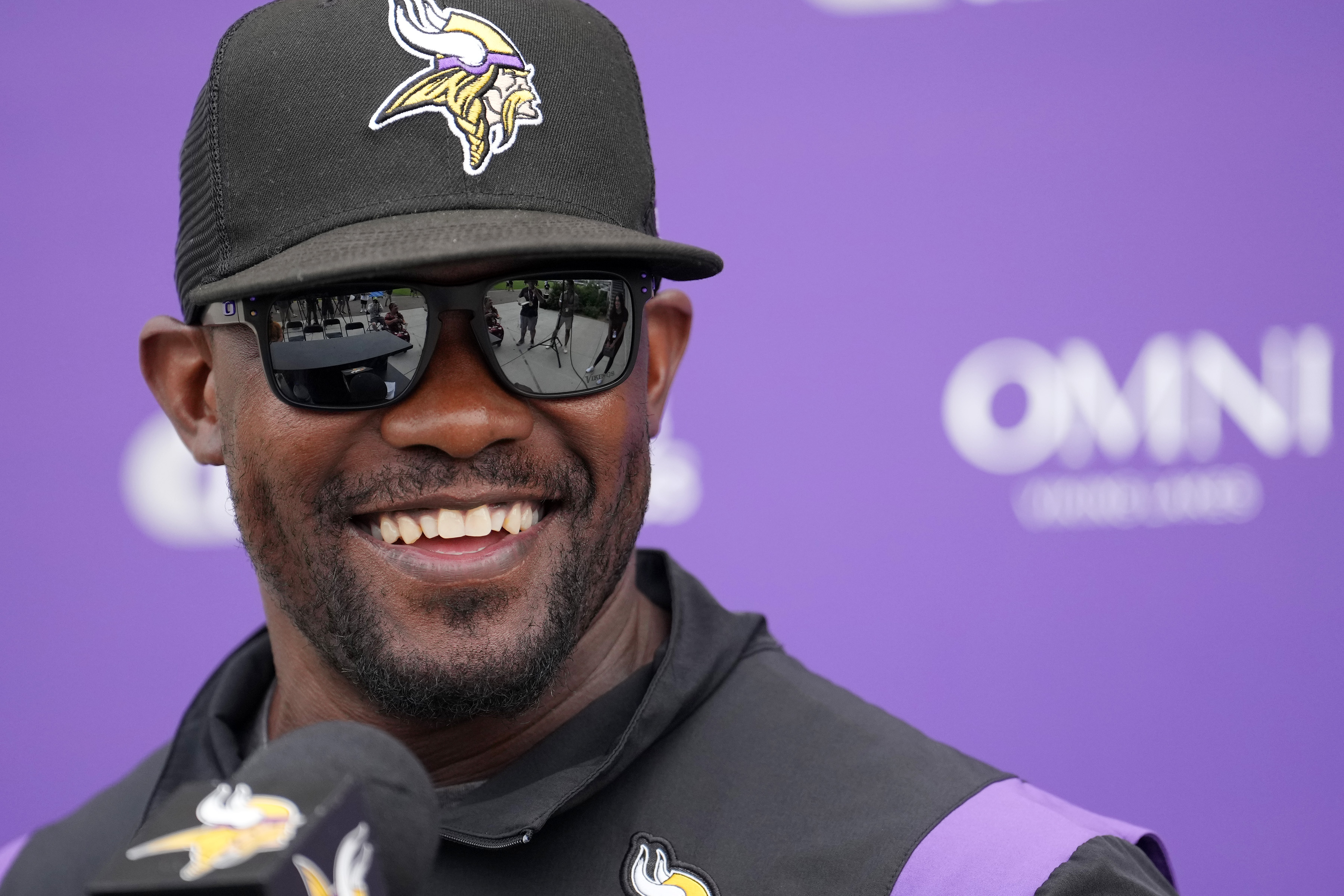 Vikings' bet on Brian Flores is a winner 10 weeks in