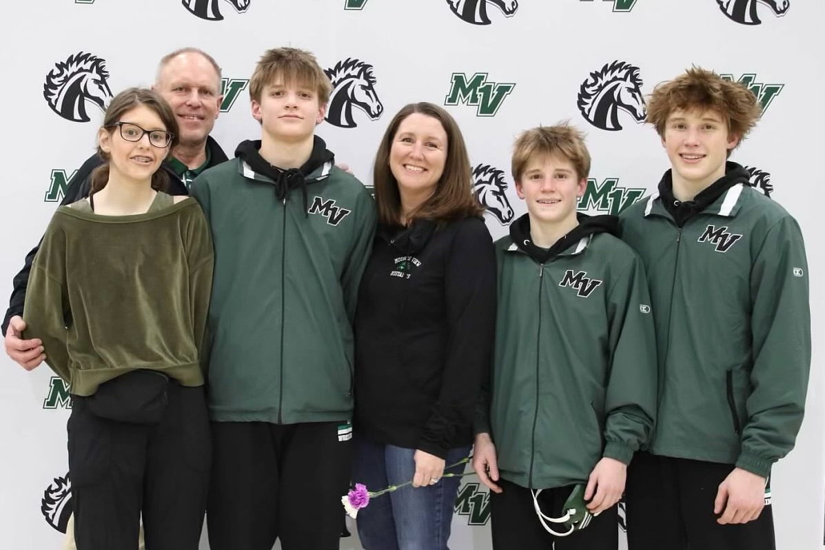 Swenson family ties shine at Minnesota Class 3A wrestling tournament