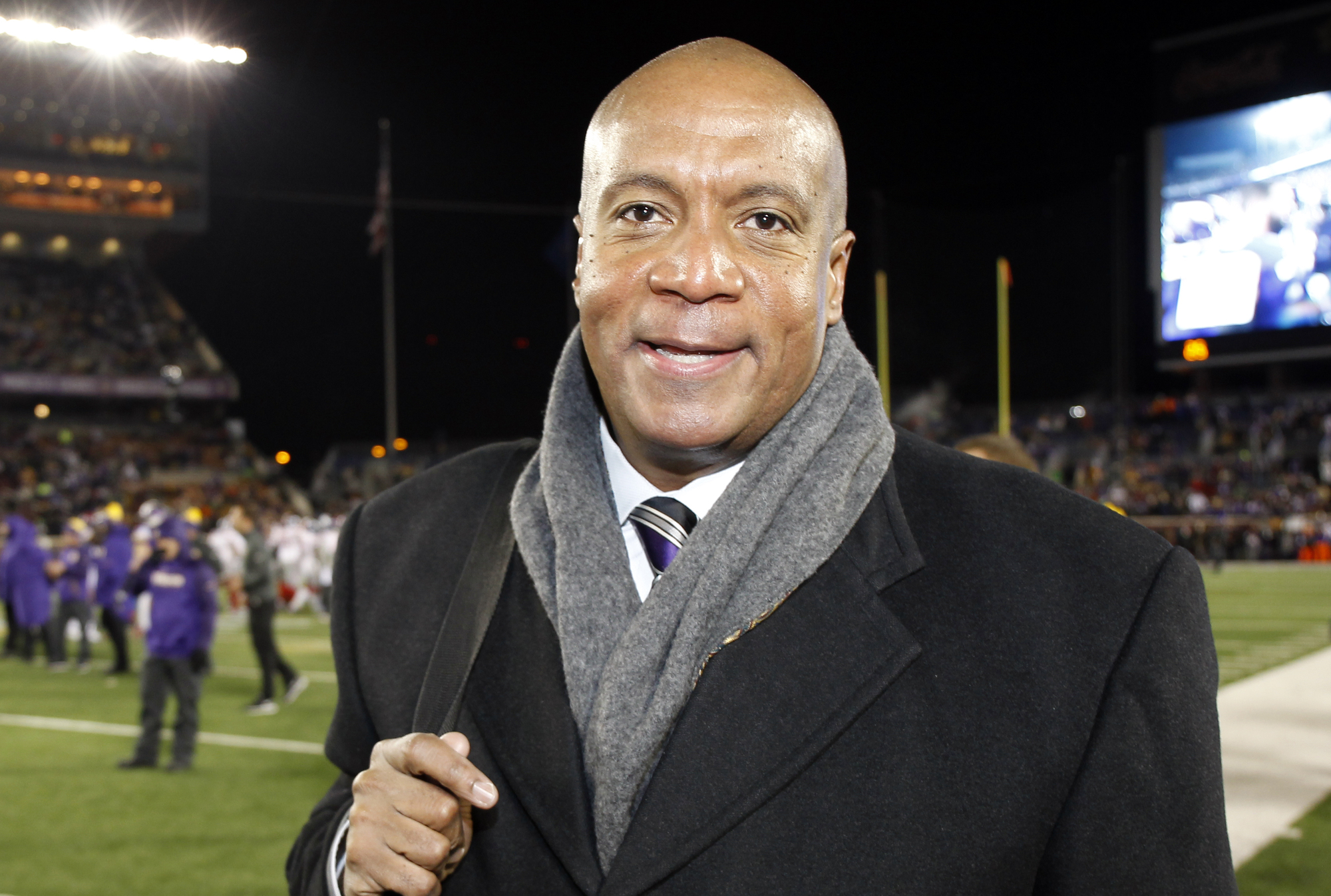Vikings' COO Kevin Warren follows father's footsteps as trailblazer