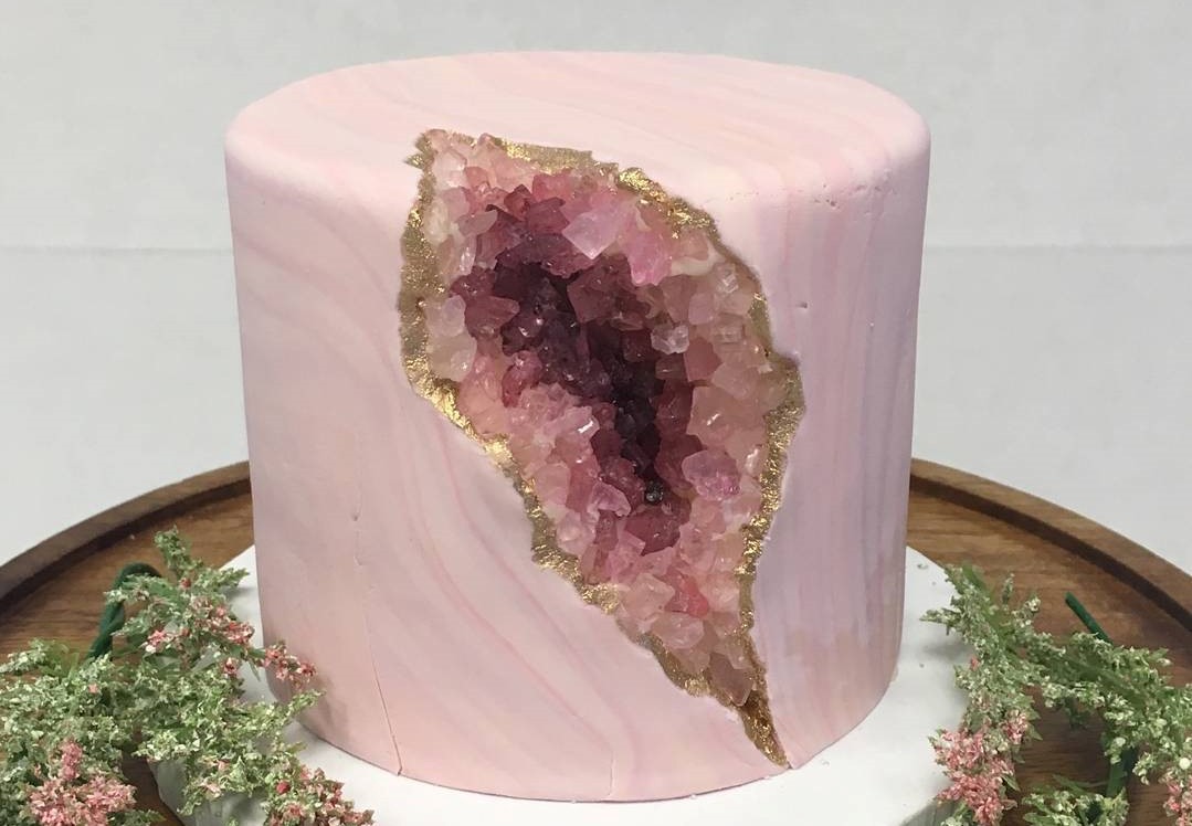 Minnesota bakery's unique cake goes viral after people mistake it for ...