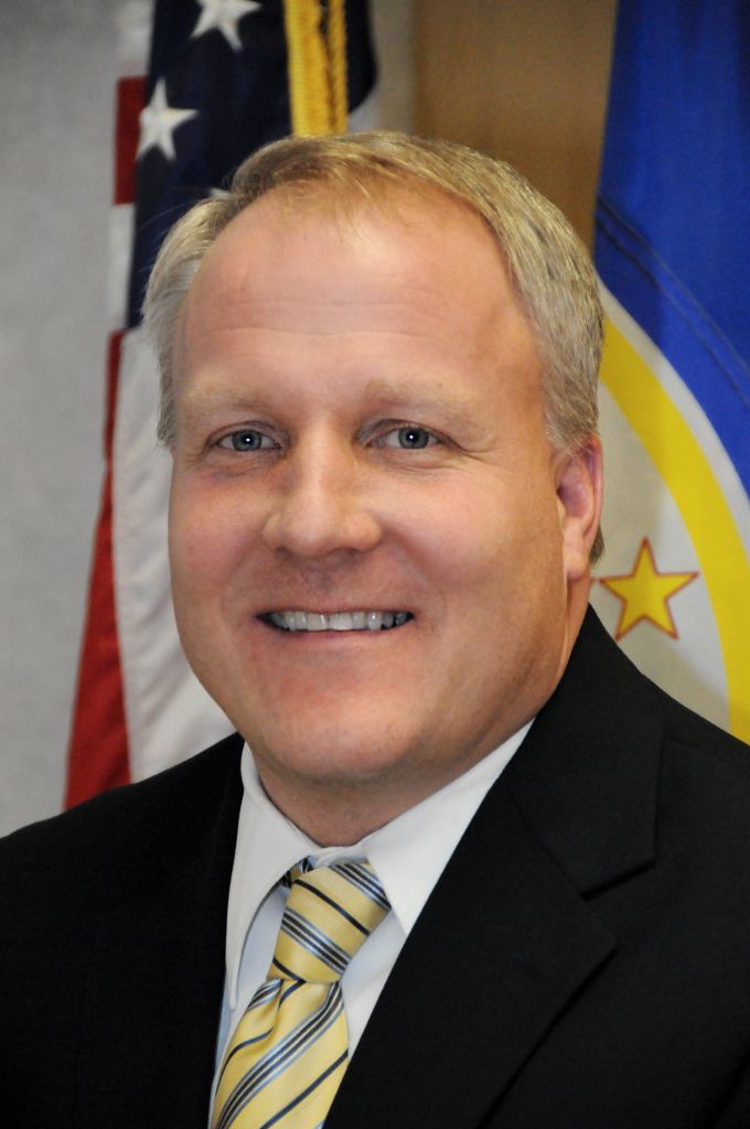 Minnesota fights order to reinstate prison warden accused of harassment