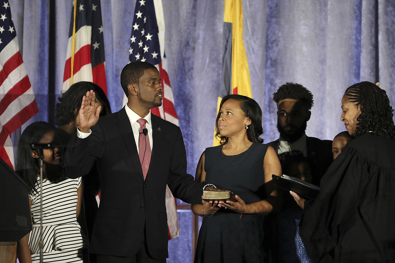 Melvin Carter sworn in as St. Paul's first new mayor in 12 years; Frey ...