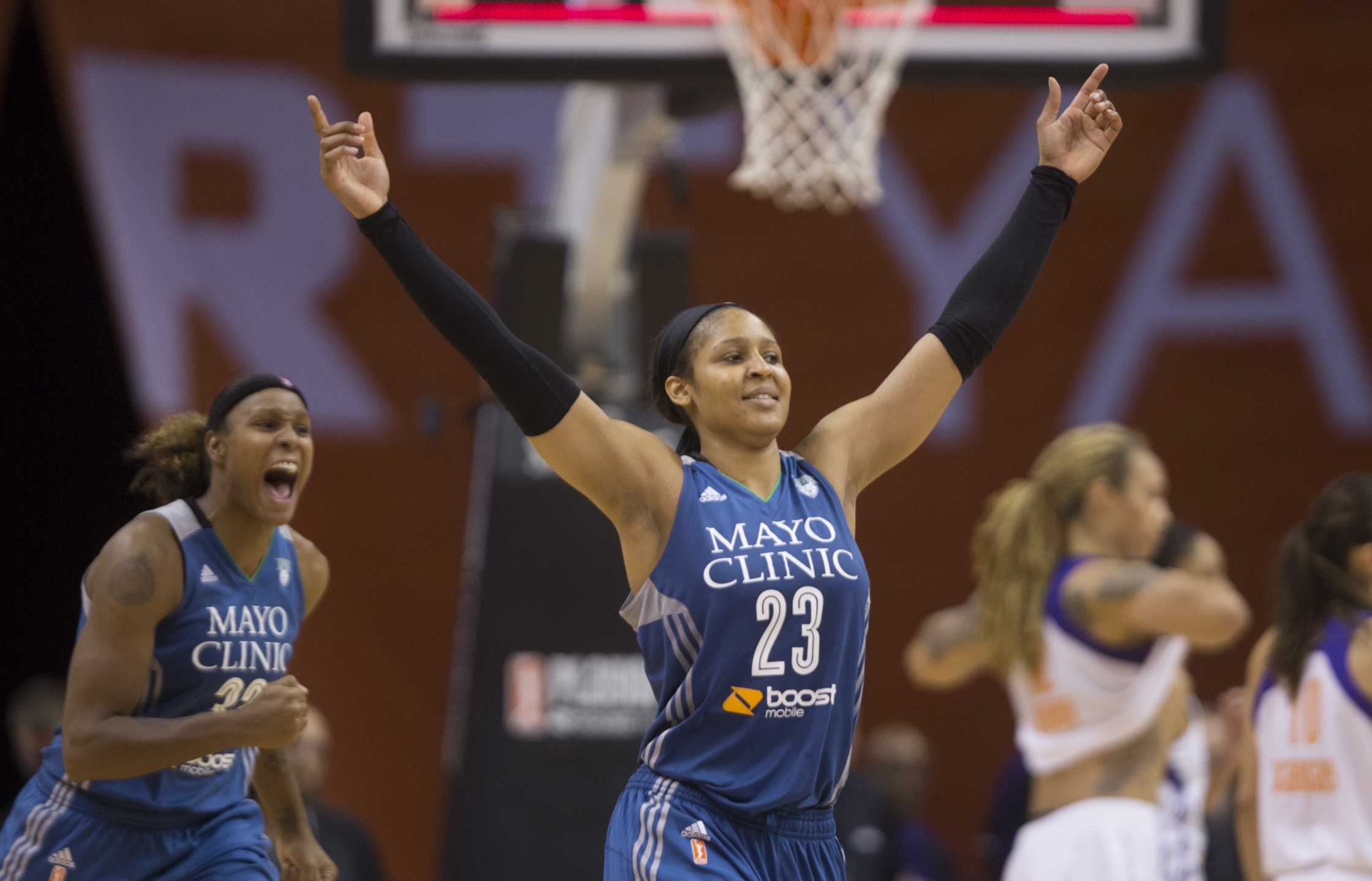 Maya Moore's 40 points leads Lynx to Game 2 victory, spot in WNBA Finals