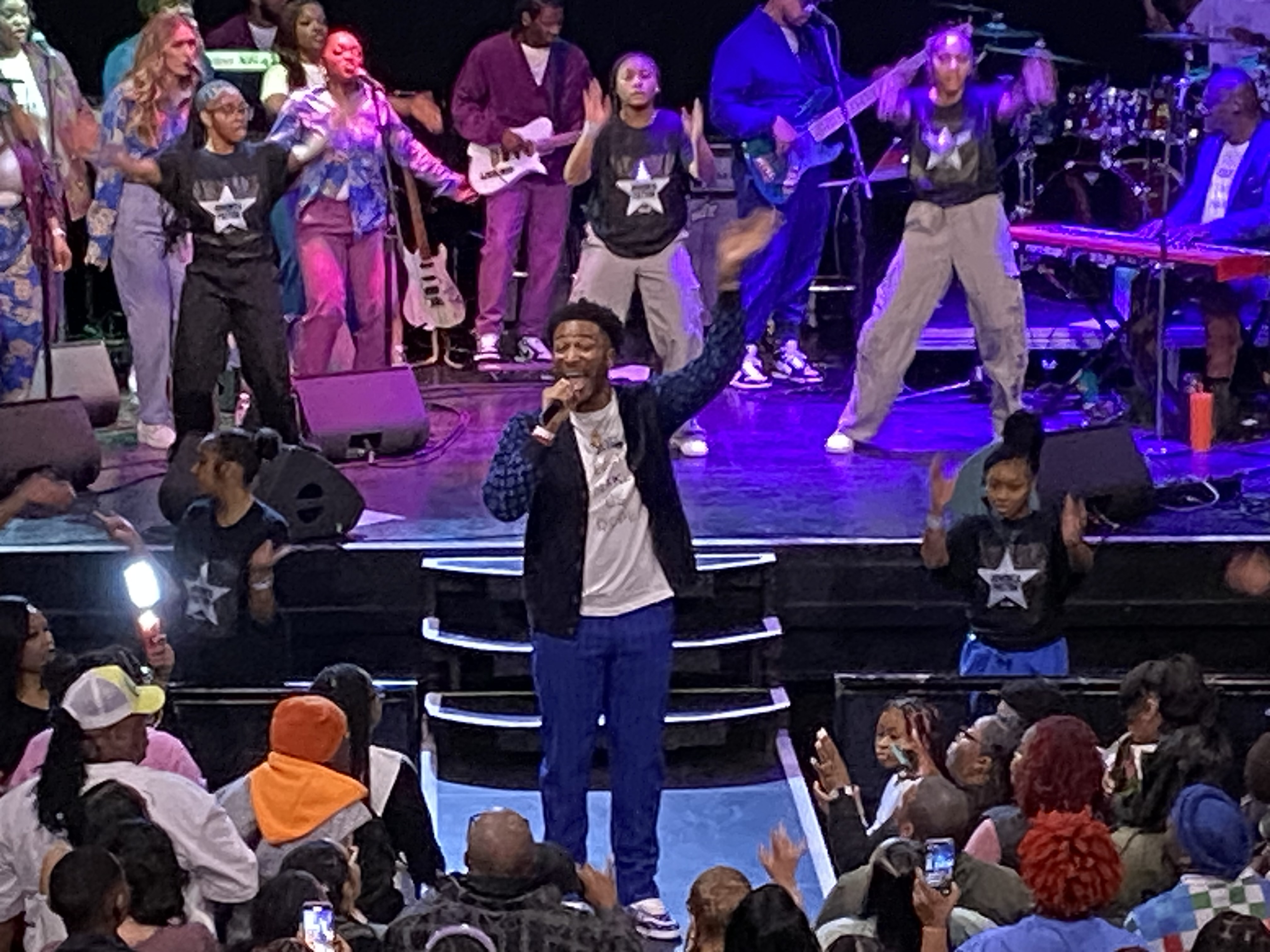 Review: Nothing but praise for Jovonta Patton’s gospel music at First ...
