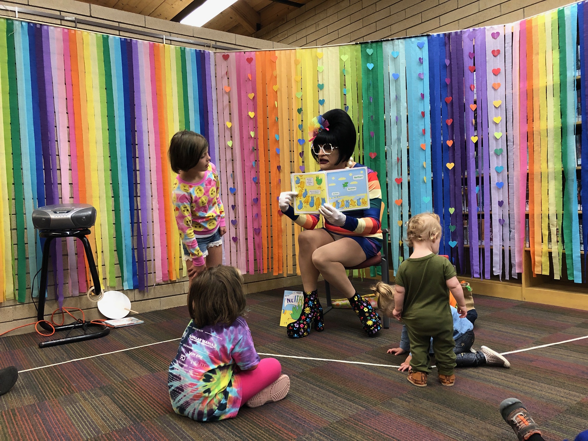 Drag performers' story time delights kids at Minneapolis-area libraries