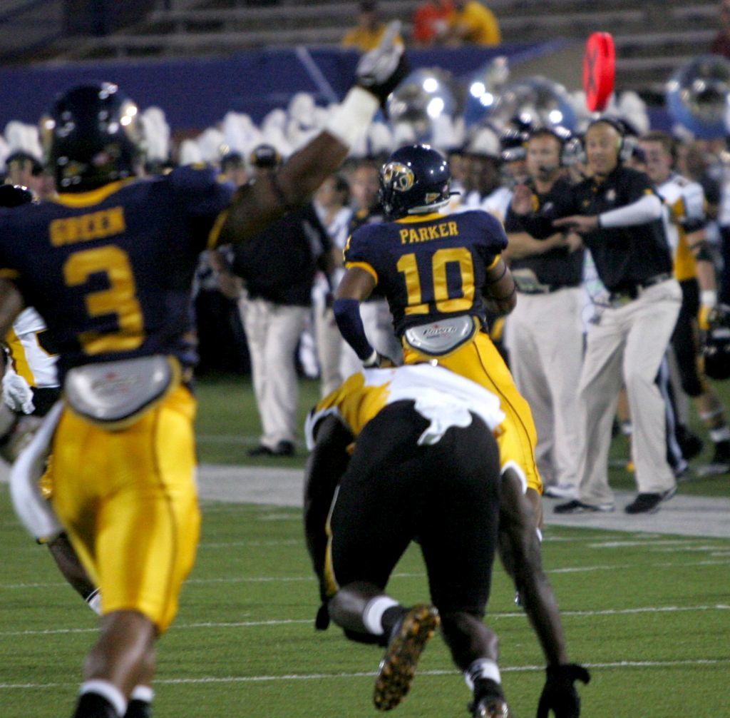 Kent State linebacker's wrong-way run grabs attention, but doesn't count