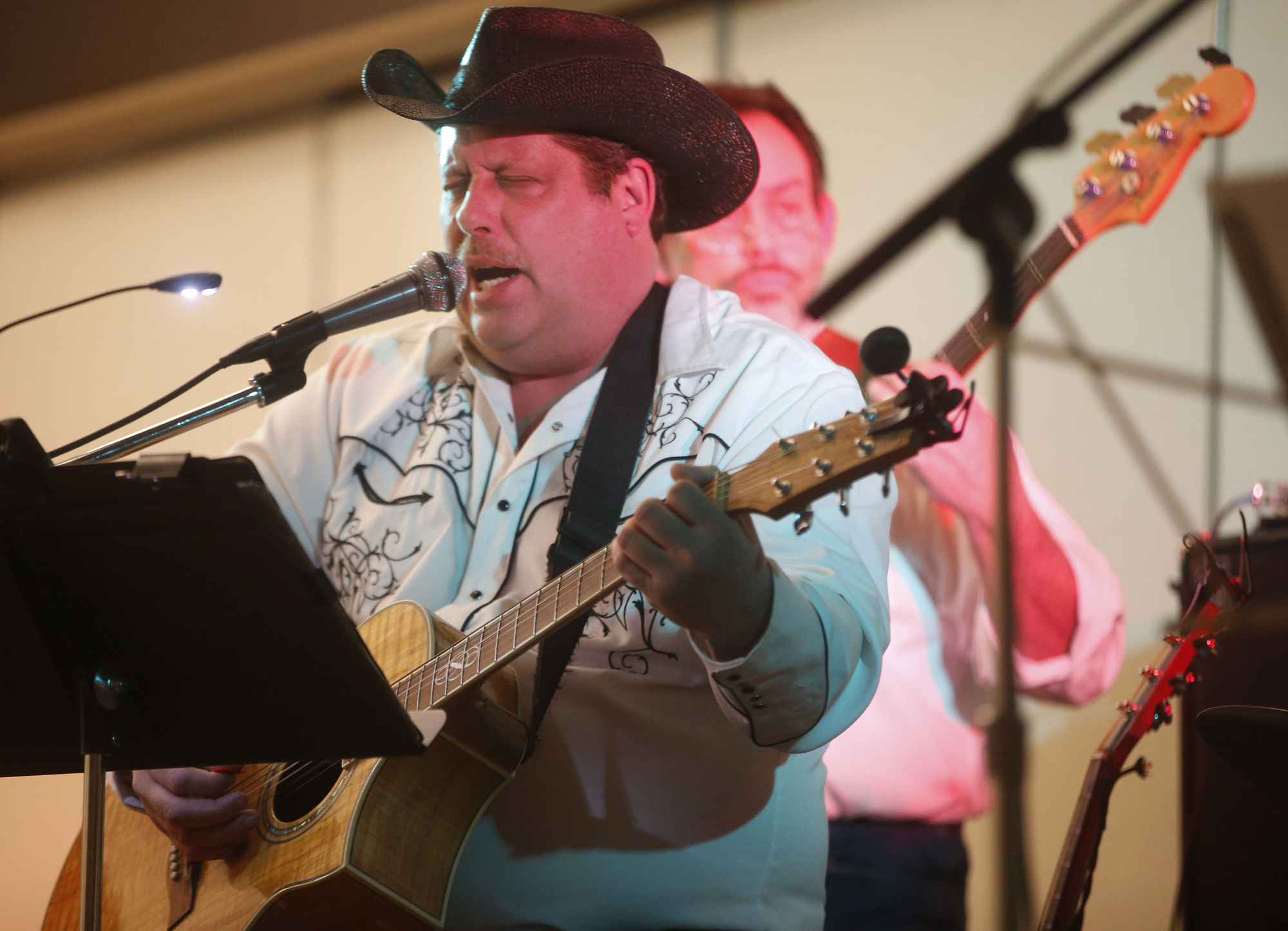 Country band Gravel Roads sings out to inspire