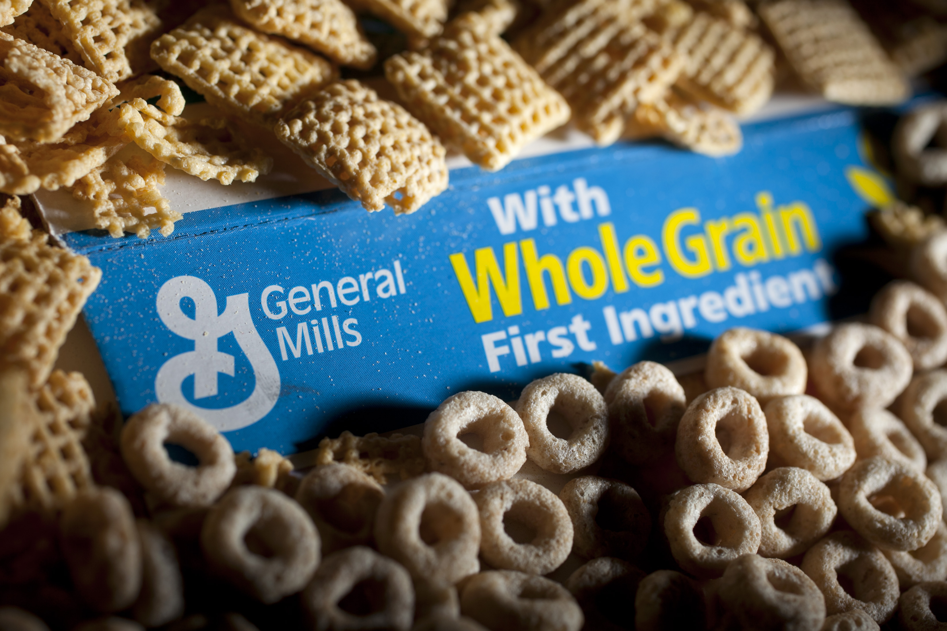General Mills tops third-quarter profit forecast