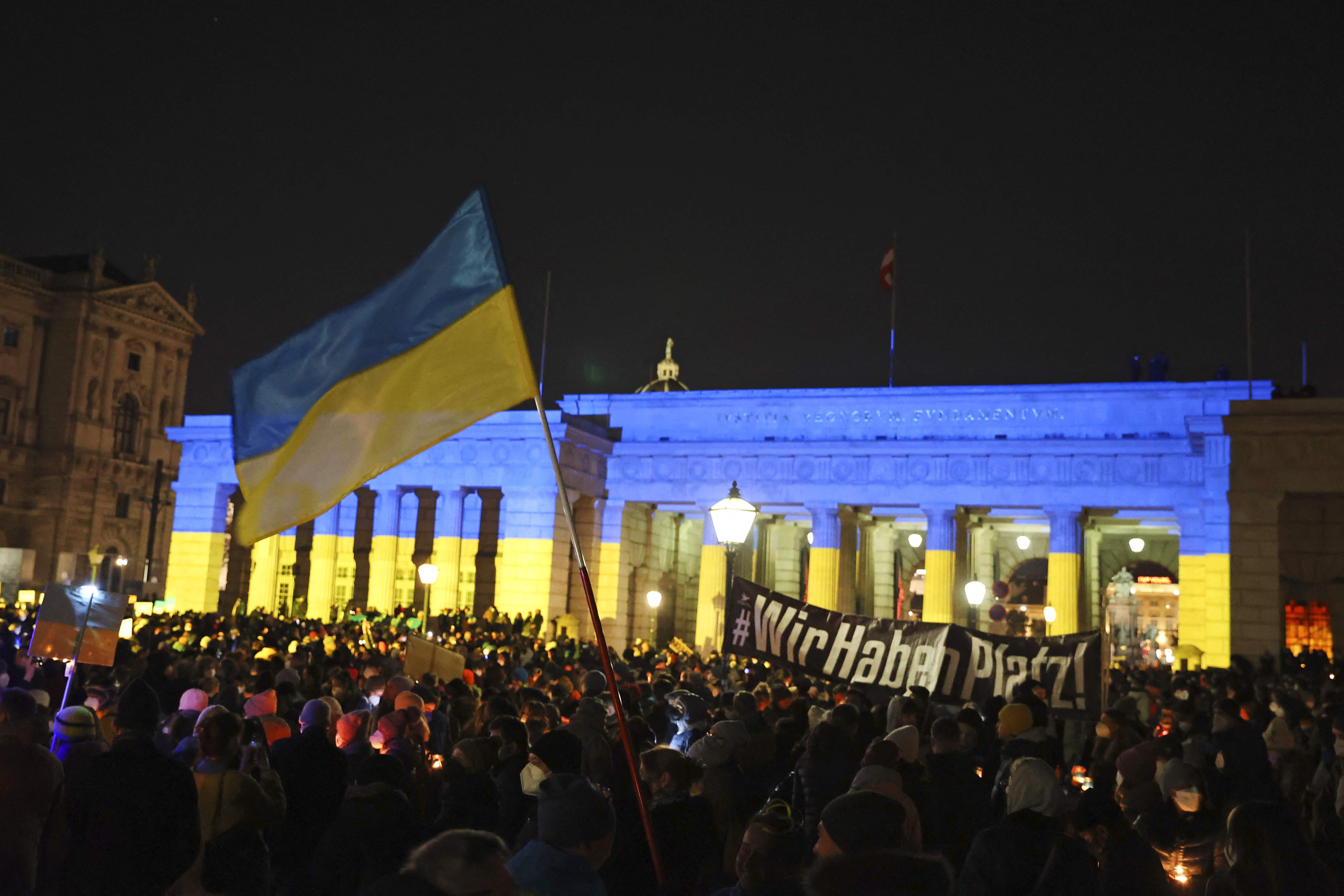 In photos: Protests in solidarity with Ukraine erupt around the world ...